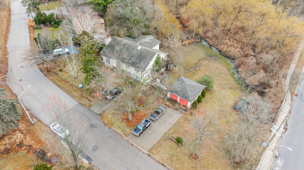 1340 Contour Drive, Mississauga | Phinney Real Estate