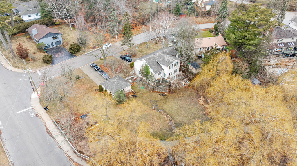 1340 Contour Drive, Mississauga | Phinney Real Estate